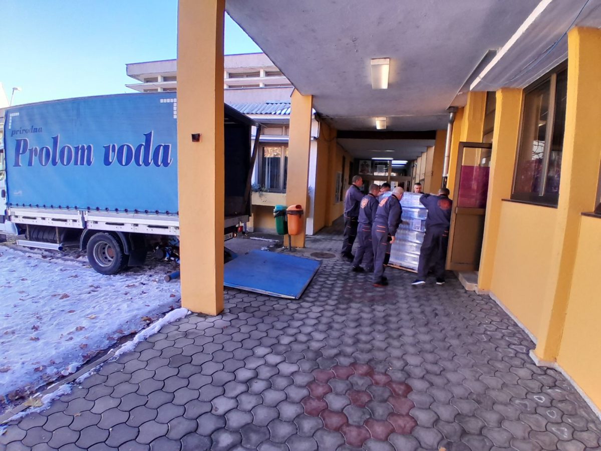 Planinka AD donirala značajne količine flaširane prolom vode Opštini ...