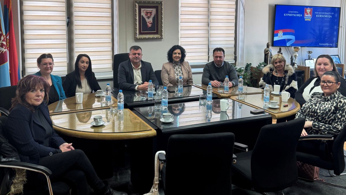 Ženska mreža Srbije obradovala mališane iz Rače i Kuršumlijske Banje ...